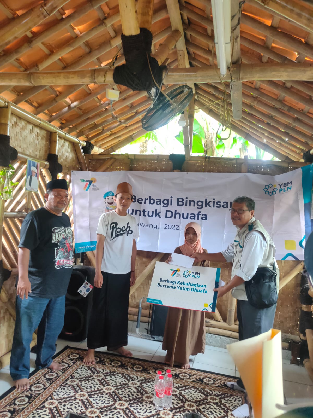 Berbagi Kebahagiaan di Hari Listrik Nasional (HLN) ke 77, YBM PLN UP3 Karawang Santuni Anak ...