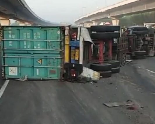 Terjadi Kecelakaan di KM 44 Ruas Jalan Tol Jakarta – Cikampek | Fakta Jabar