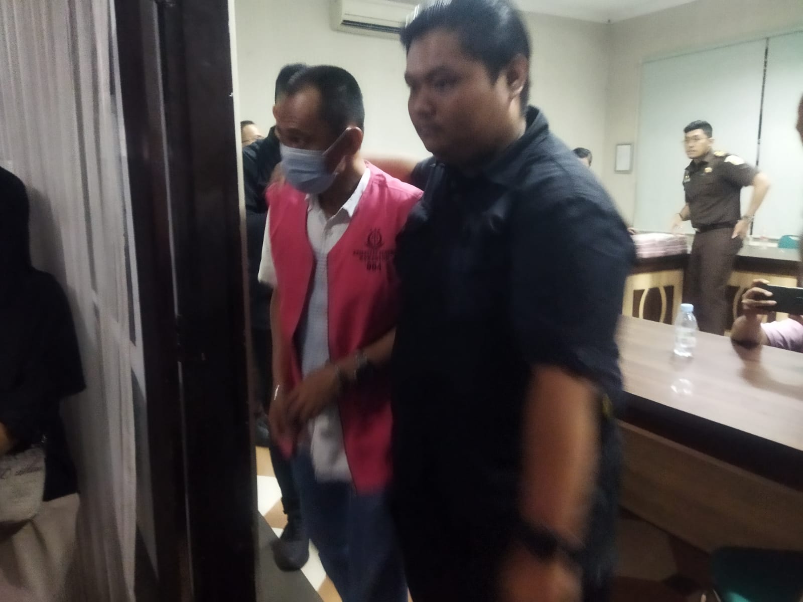 Kejari Karawang Tetapkan Dua Tersangka Kasus Korupsi Pupuk Subsidi Yang