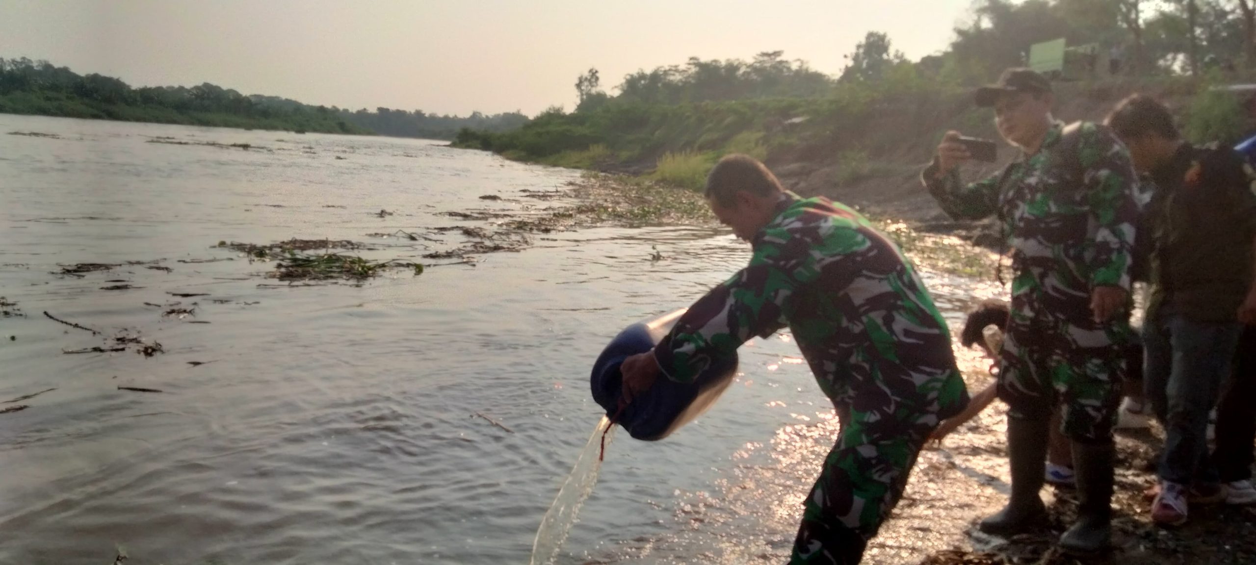 Pembersihan Sungai Citarum dengan ECO Enzyme | Fakta Jabar