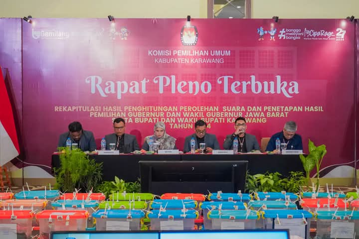 KPU Karawang Gelar Rapat Pleno Terbuka Rekapitulasi Hasil Penghitungan Suara Pilgub dan Pilkada ...