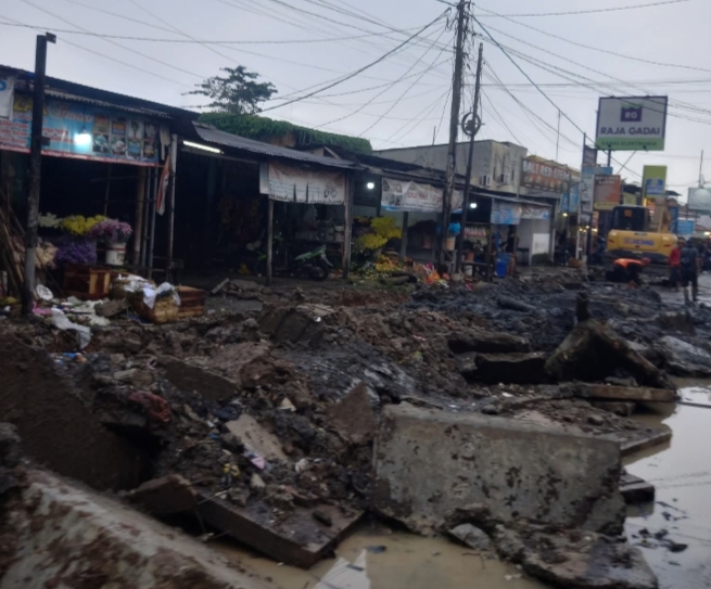 Proyek Drainase Rp 2 M di Jalan Niaga Coreng Muka Pemkab, Dinilai Tak ...
